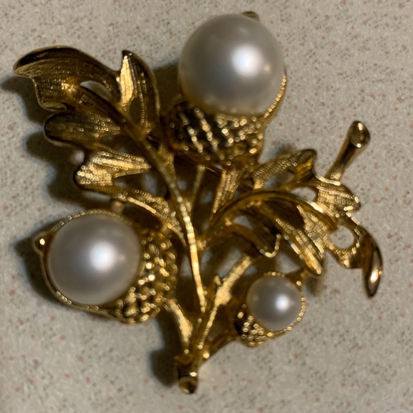 Avon | Jewelry | Vintage Avon Gold Tone Broach 299 | Poshmark